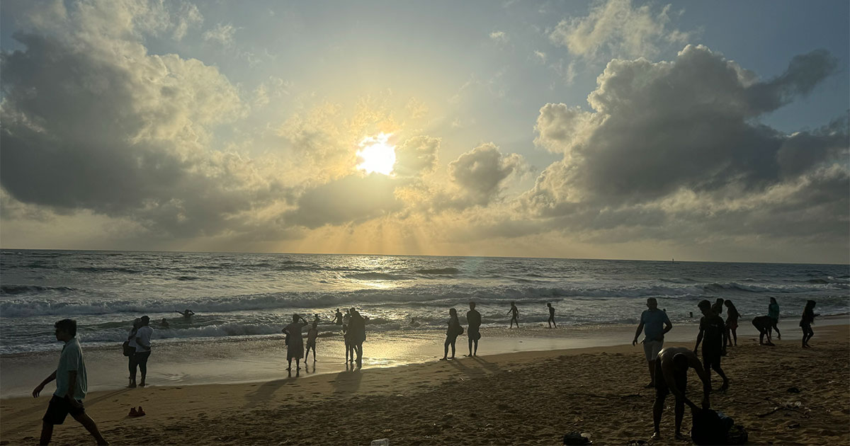 Mount Lavinia Beach | The Honeymoon Guide | Beach in Colombo