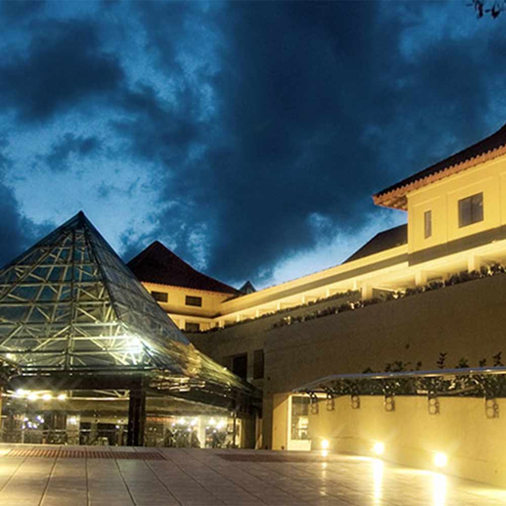 Kandy’s Couple Experiences | The Honeymoon Guide | Shopping in Kandy